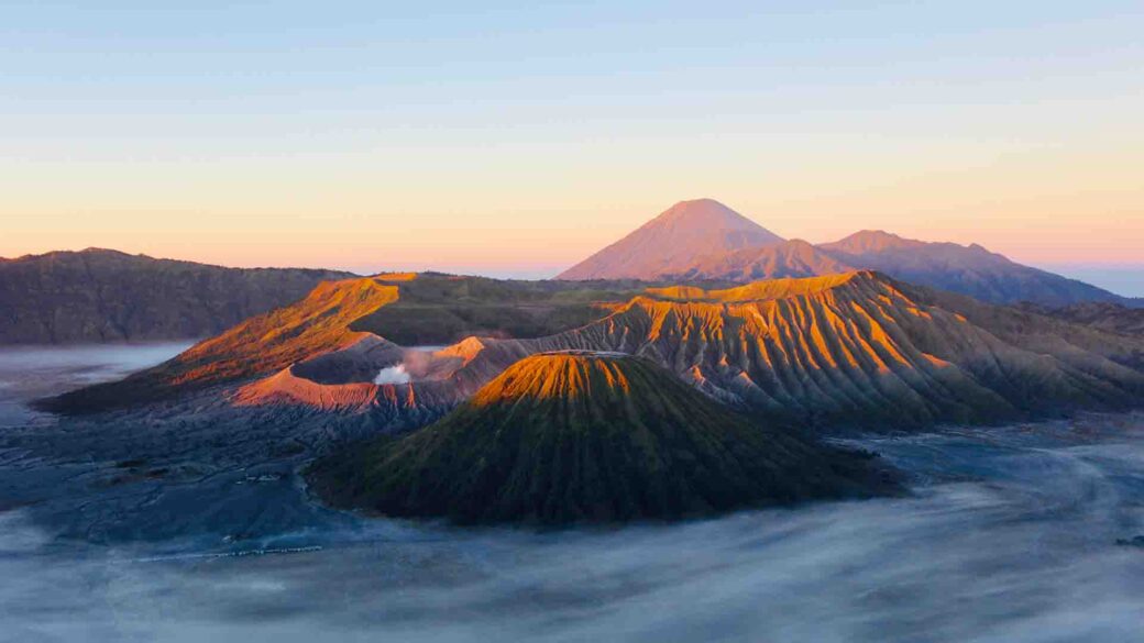10 Tempat Wisata di Pulau Jawa yang Wajib Dikunjungi | JTS TRANS